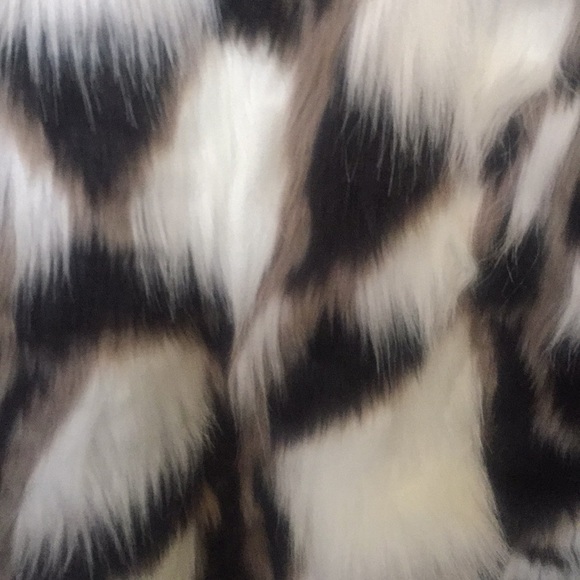 Jealous Tomato | Jackets & Coats | Jealous Tomato Faux Fur Vest | Poshmark